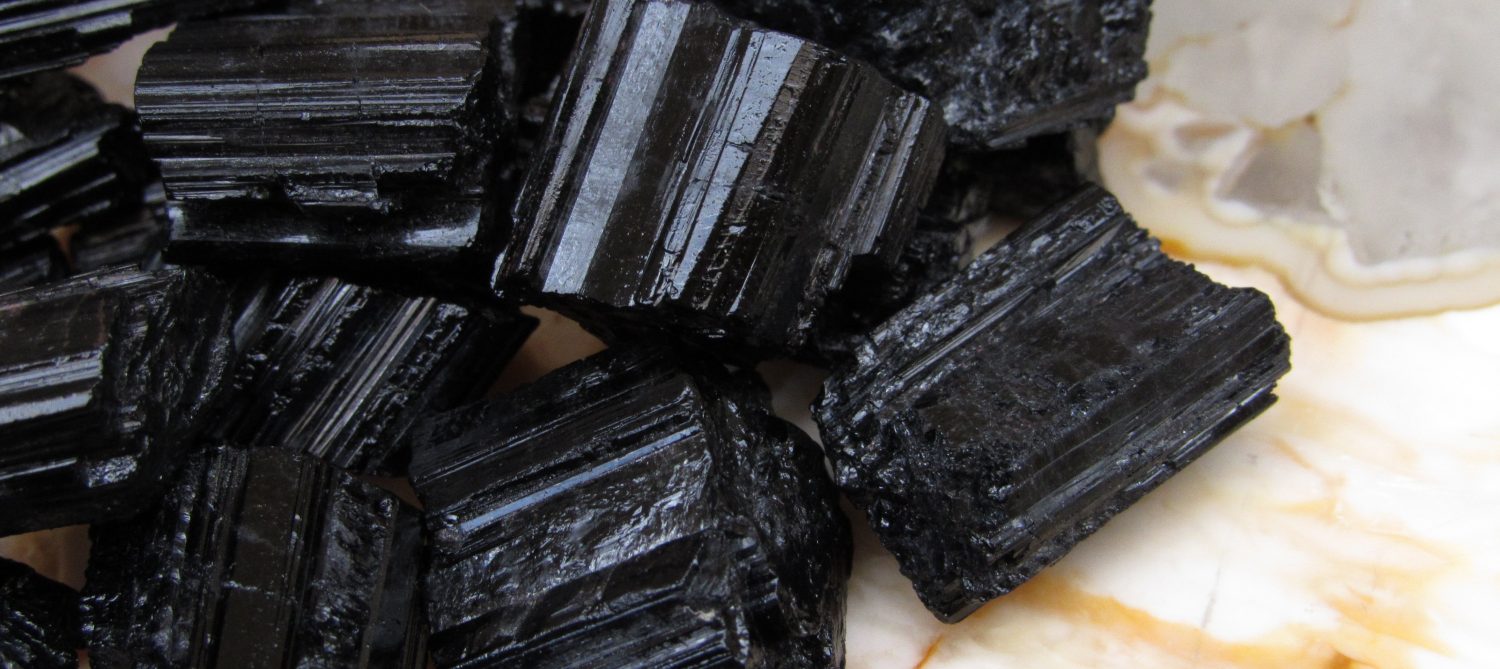 Turmalina, conheça a beleza e suas propriedades | Prosperity Minerais